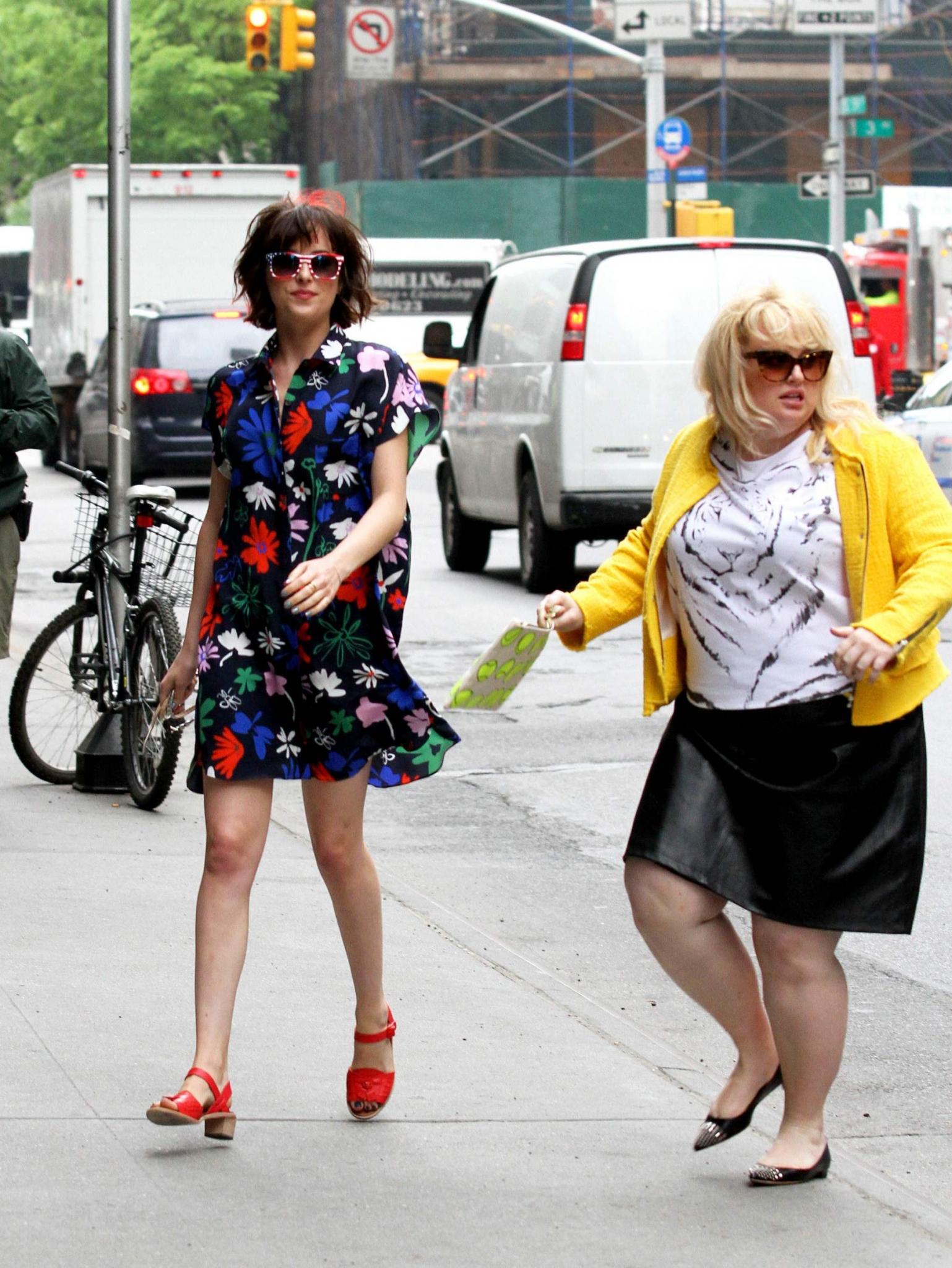 Filming - May 18, 2015 - 08 - Dakota Johnson Pictures