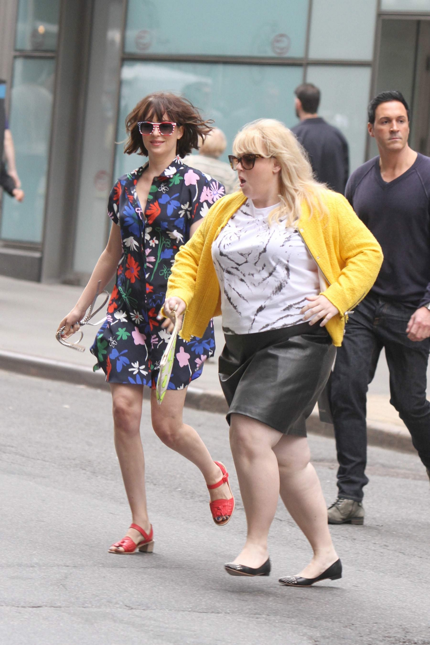 Filming - May 18, 2015 - 17 - Dakota Johnson Pictures