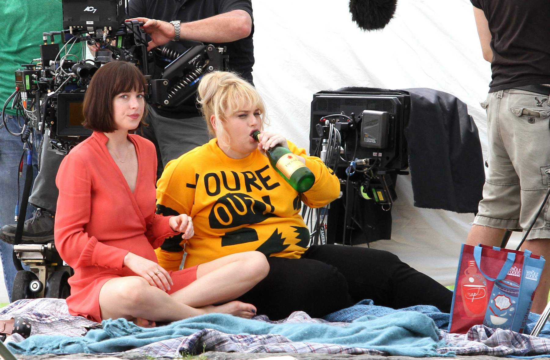 Filming - May 28, 2015 - 38 - Dakota Johnson Pictures