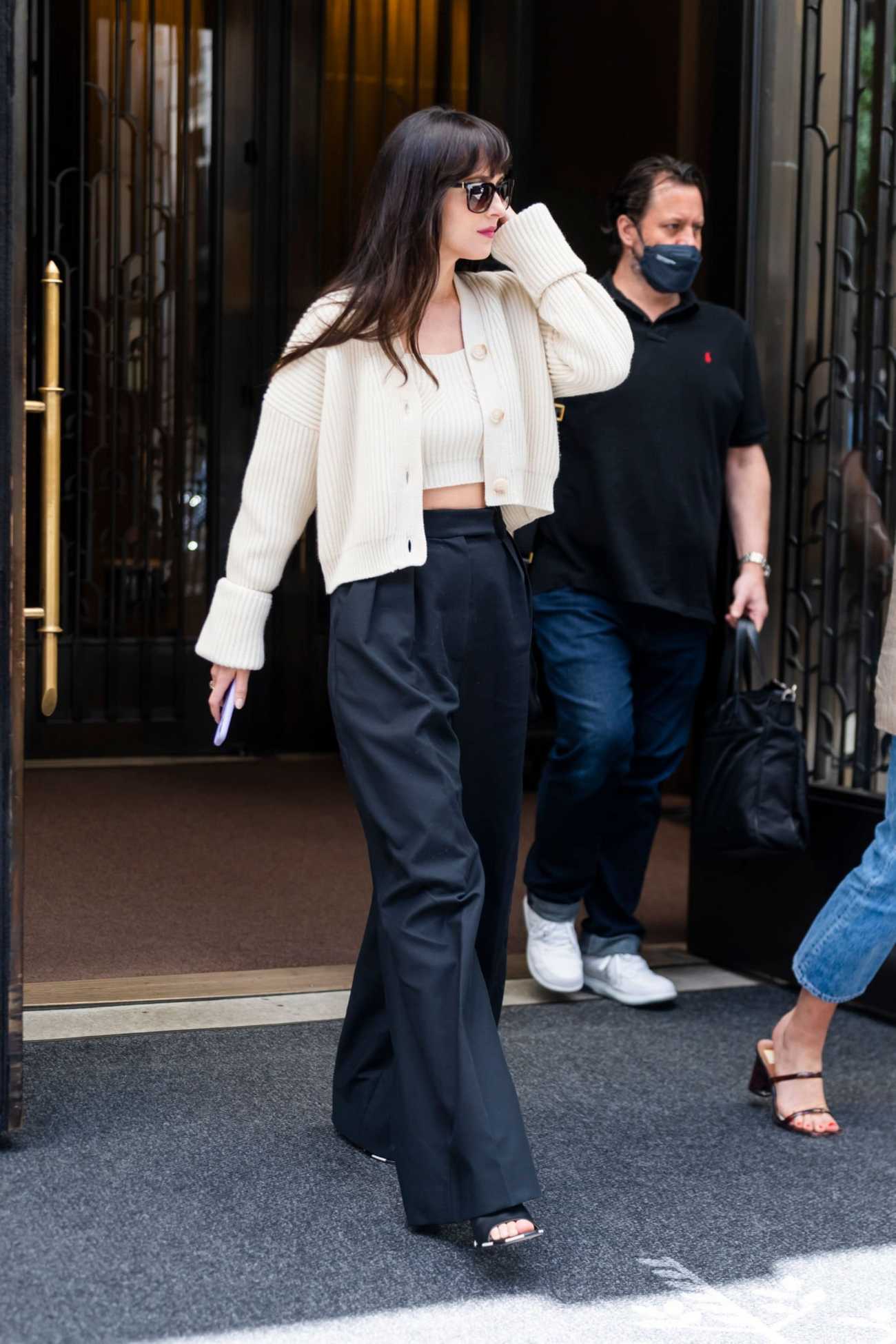 In New York - June 14 - June 142C 202208 - Dakota Johnson Pictures